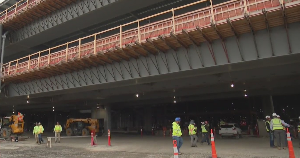 Officials tour Pittsburgh International Airport's new terminal - CBS ...