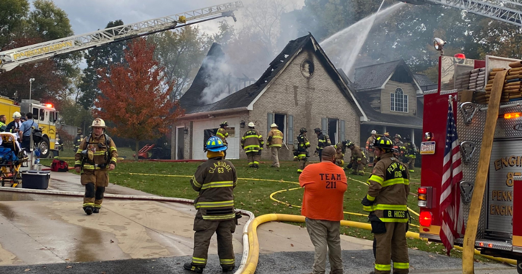 Fire causes partial roof collapse at Pittsburgh-area home - CBS Pittsburgh
