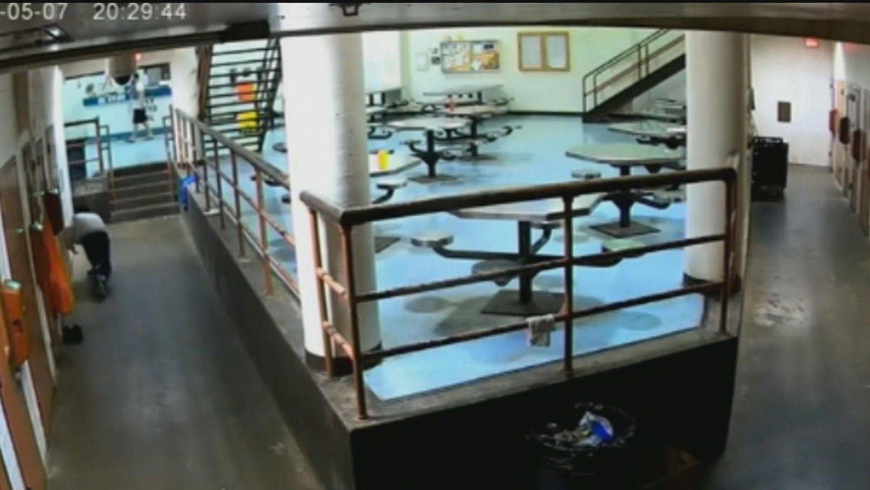 New video shows how 2 inmates escaped Philadelphia prison in May - CBS ...