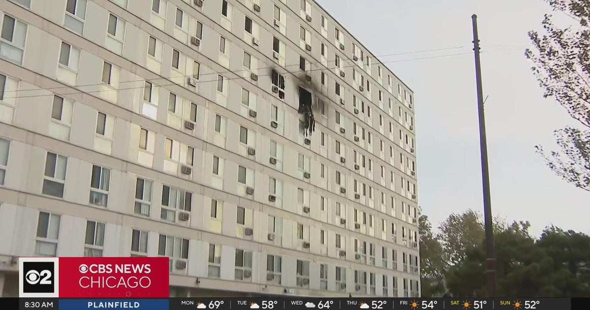 4 people injured in Chicago high-rise fire - CBS Chicago