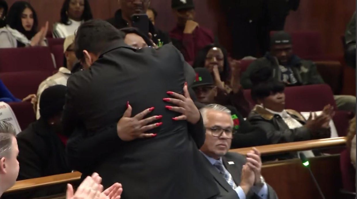 Ald. Carlos Ramirez-Rosa escapes City Council censure over bullying claims - CBS Chicago