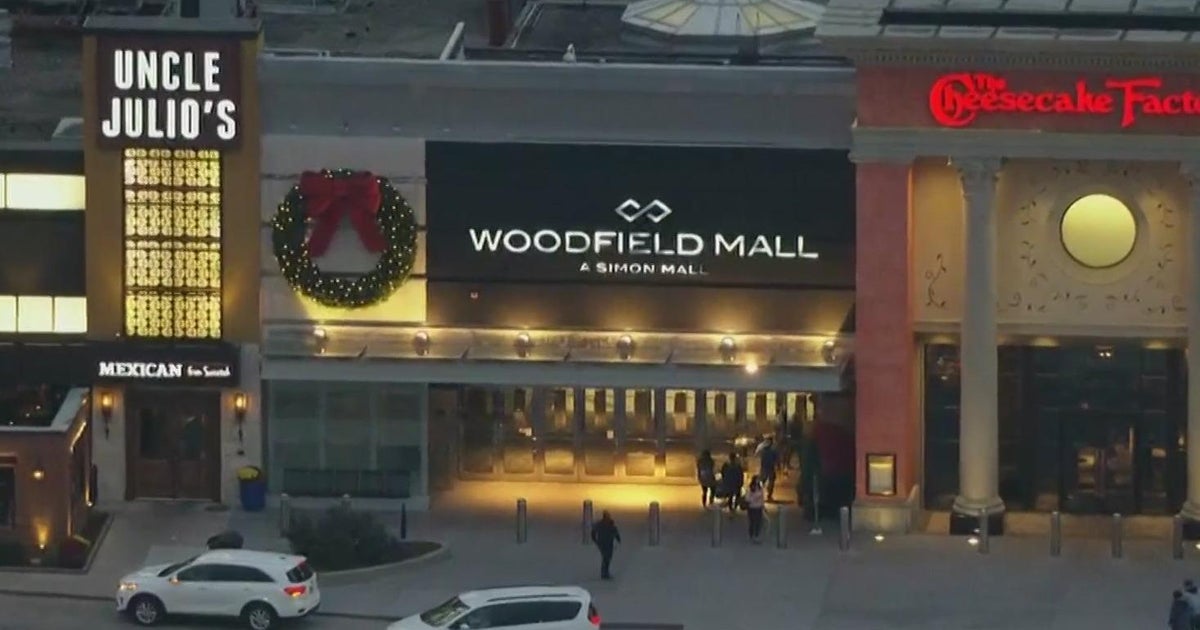 Woman with infant robbed at gunpoint at suburban Chicago mall - CBS Chicago