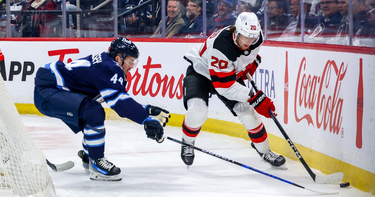 Devils fall apart in third period, get doubled up by Jets - CBS New York
