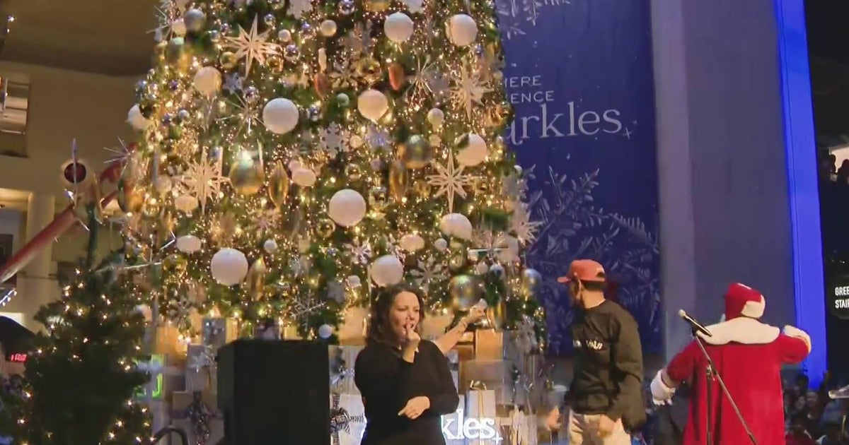 Chicago native Chance the Rapper lights MSI tree in Hyde Park - CBS Chicago