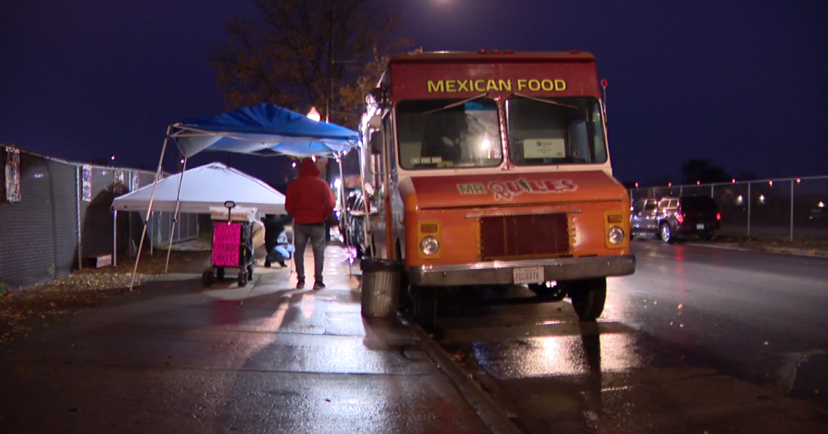 Three food vendors robbed at gunpoint on one Chicago block - CBS Chicago
