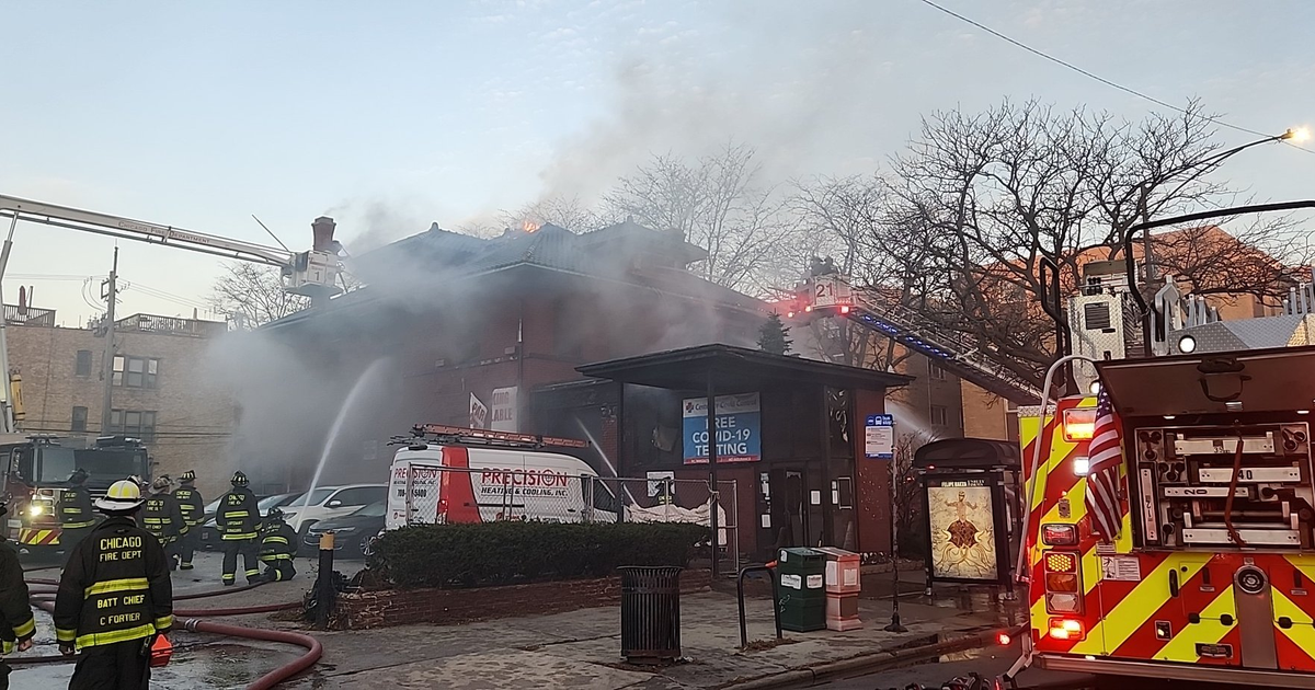 2-alarm fire breaks out at historic building on Chicago's North Side ...