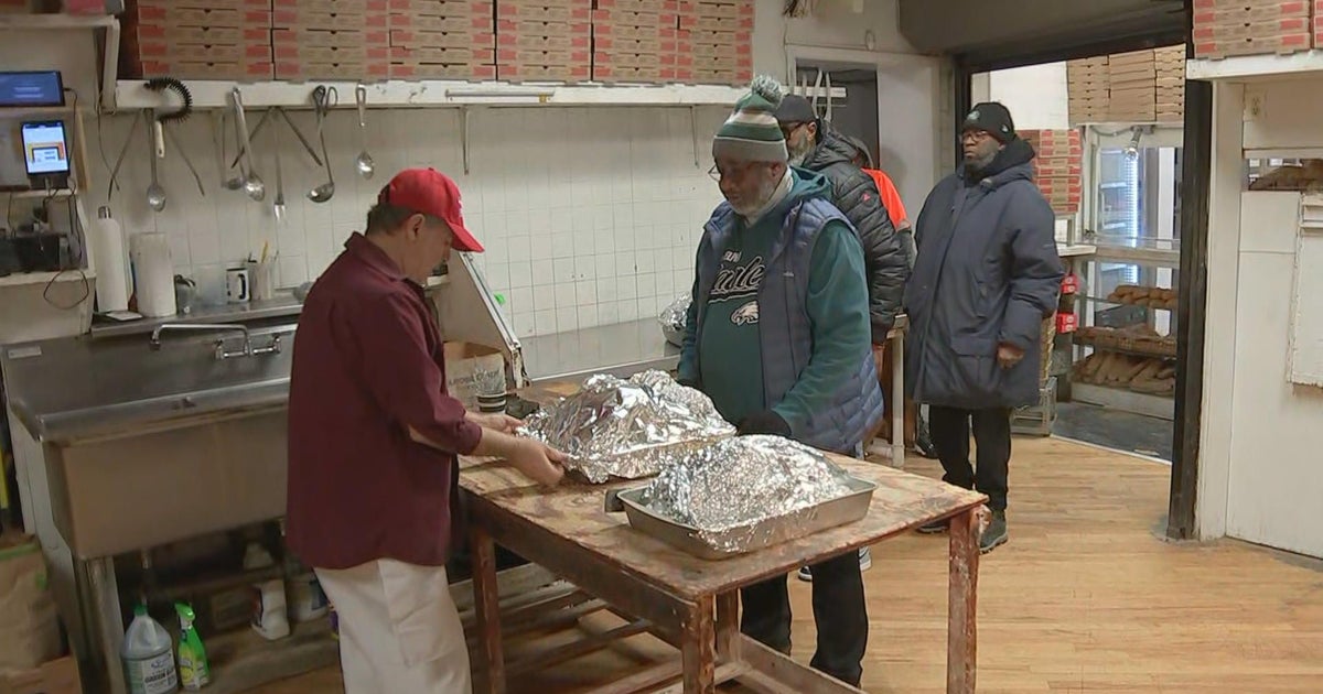 Cacia's Bakery in South Philly continues Thanksgiving tradition - CBS ...