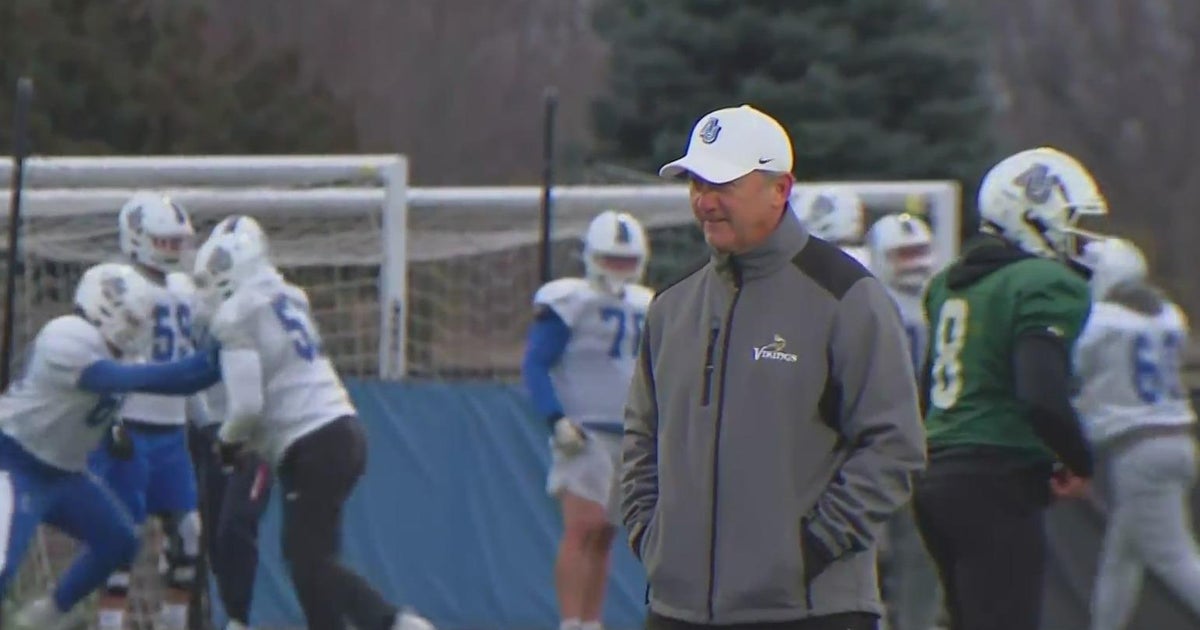 Former Super Bowl champ Don Beebe coaches Aurora University, seeks ...