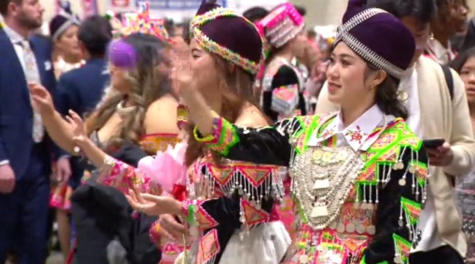 Minnesota's Hmong population celebrates New Year - CBS Minnesota