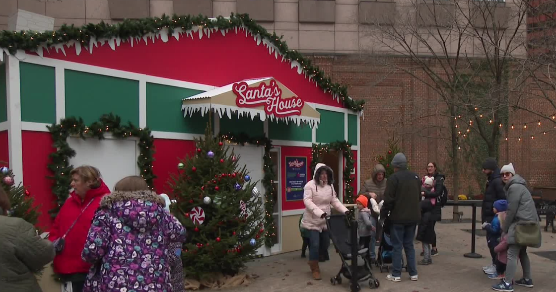 Santa makes his arrival in downtown Pittsburgh - CBS Pittsburgh