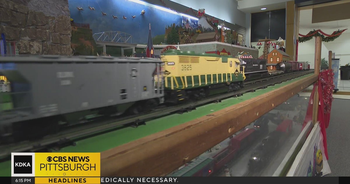 Giant train display wows at Washington Crown Center Mall - CBS Pittsburgh