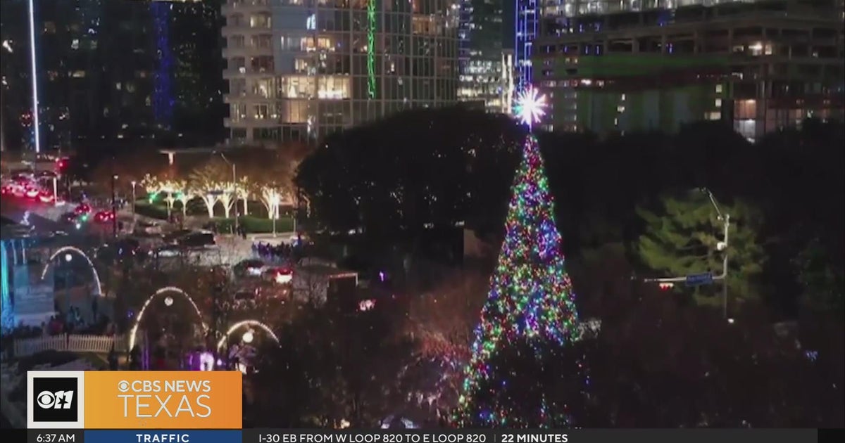 Join us for the 2023 Klyde Warren Park Christmas tree lighting ceremony ...