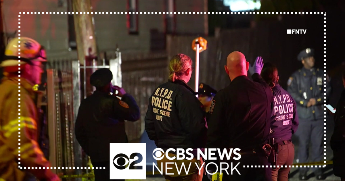 Queens stabbing spree suspect fatally shot by police - CBS New York