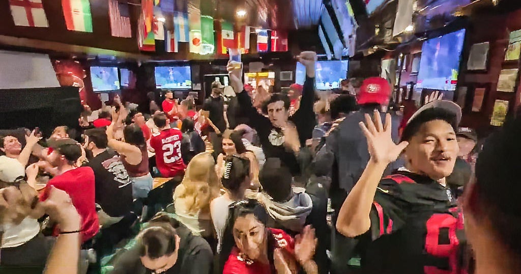 Niners, Eagles fans swill beers, trade shots at Kezar Pub watch party ...