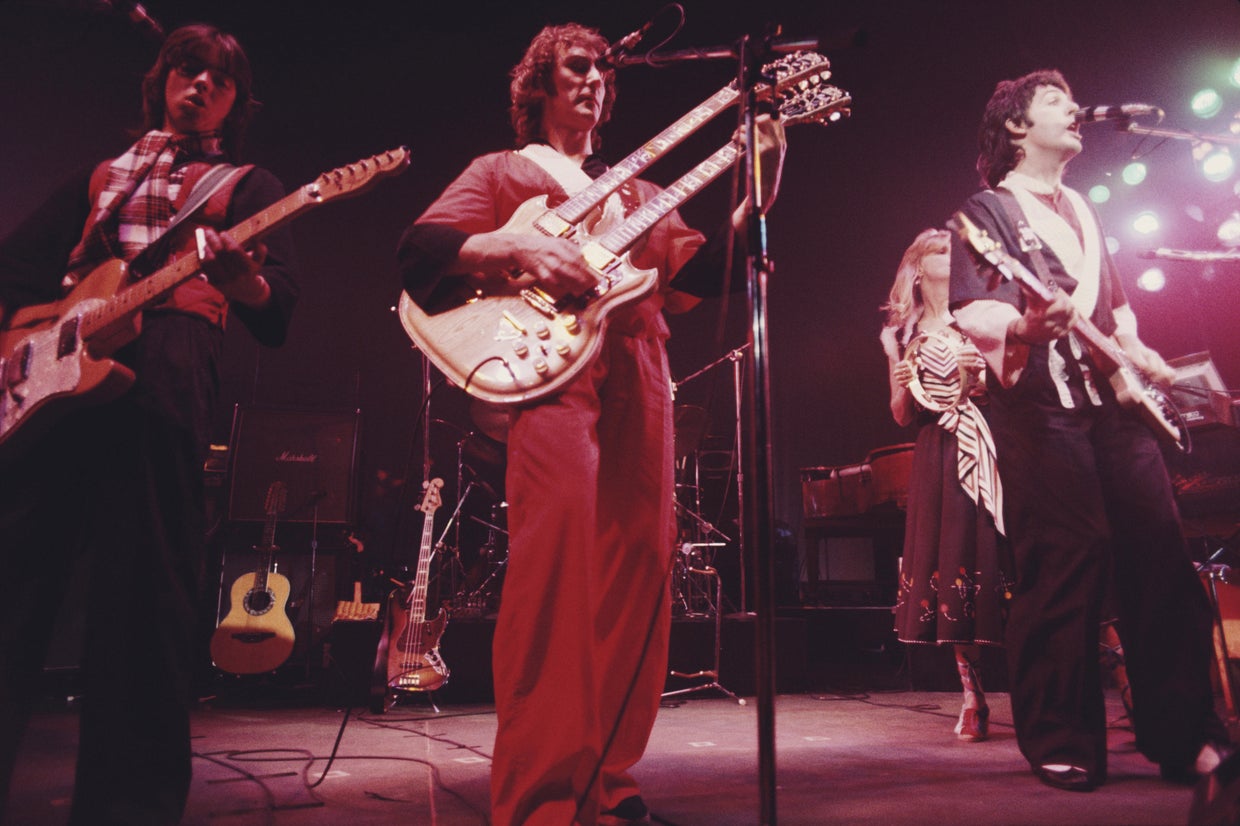 Denny Laine, Moody Blues and Wings co-founder, dies at age 79 - CBS News
