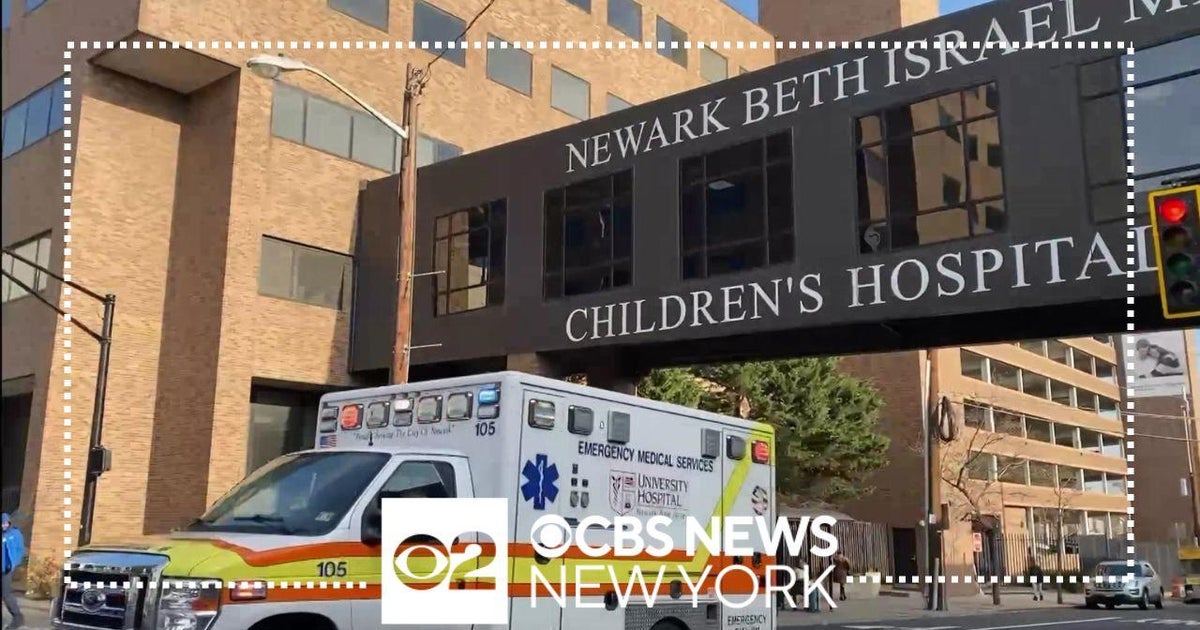 Woman slashes 3 workers at Newark Beth Israel Medical Center - CBS New York