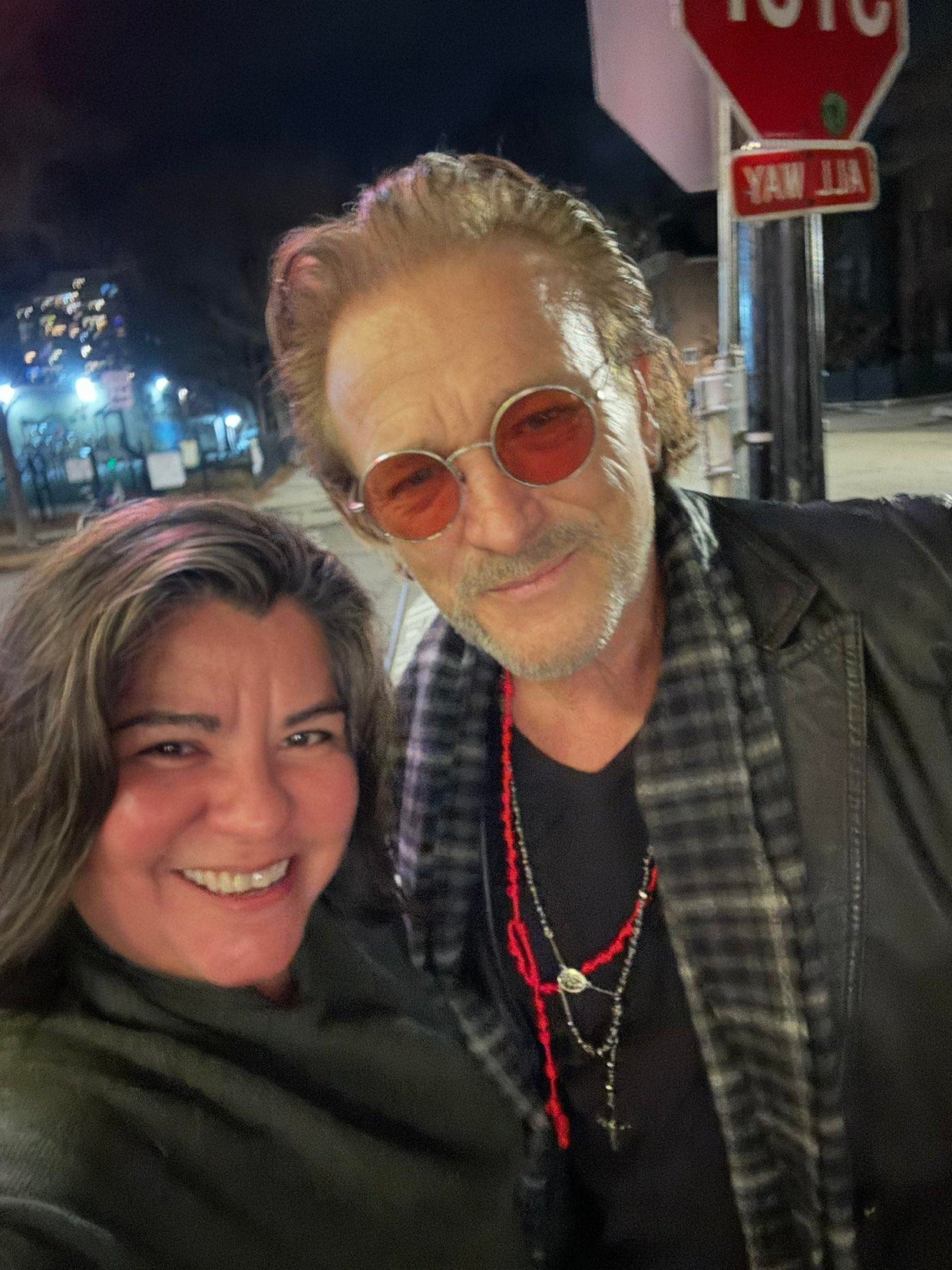 Bono impersonator has fans fooled at Old Town Chicago bar - CBS Chicago