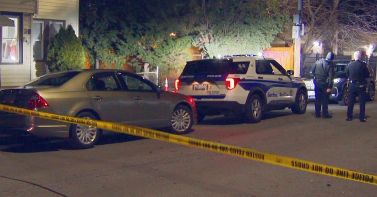 No arrests made in Roslindale stabbing that killed 18-year-old - CBS Boston