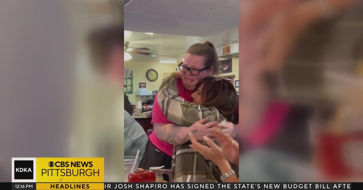 David's Diner waitress receives huge tip, shares with rest of staff ...