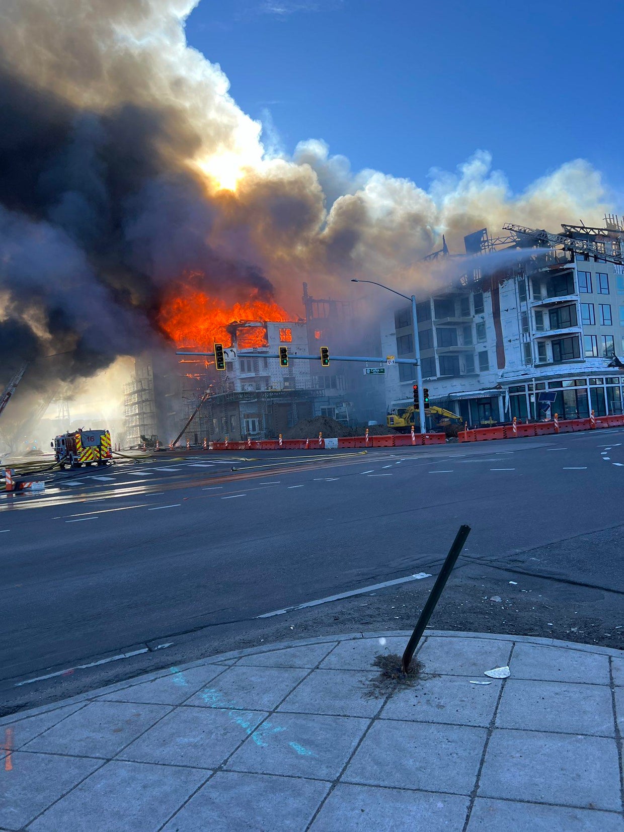 Large fire burning at Aurora apartment complex under construction - CBS ...
