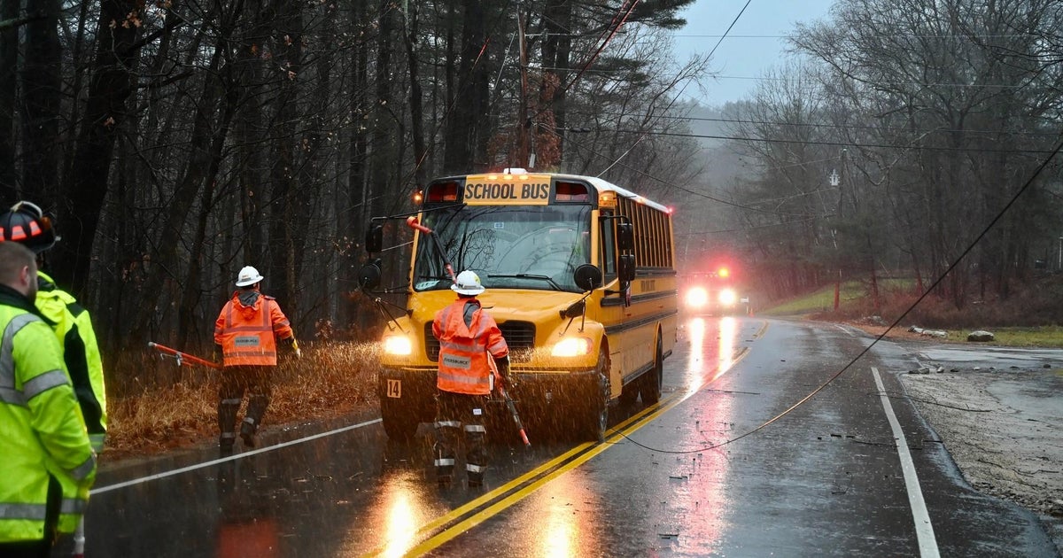 Live wires land on school bus with Hudson, New Hampshire students on ...