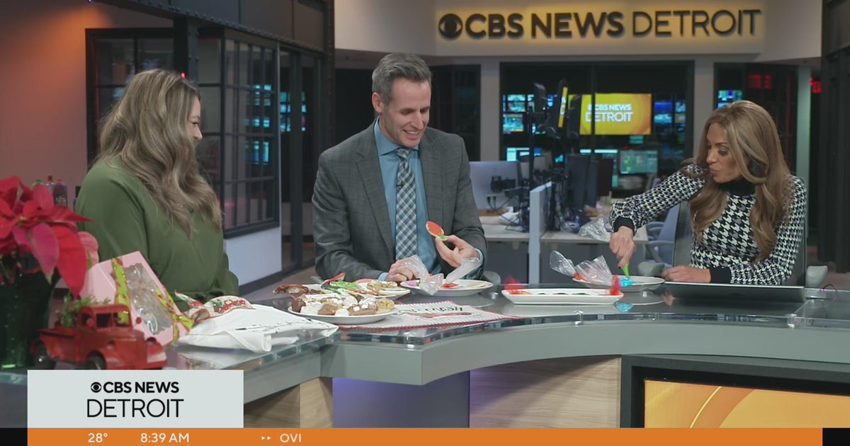 Blake's Cider Mill hosts holiday cookie decorating class - CBS Detroit