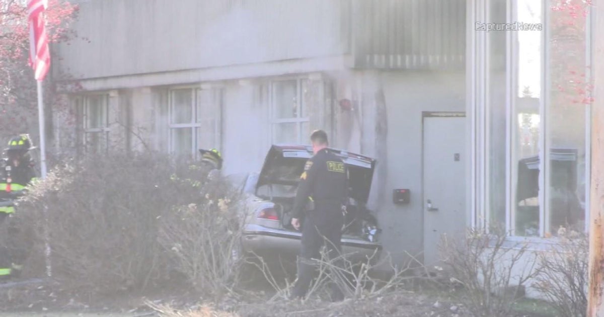 Car flies off Chicago area expressway, hits building, catches fire ...