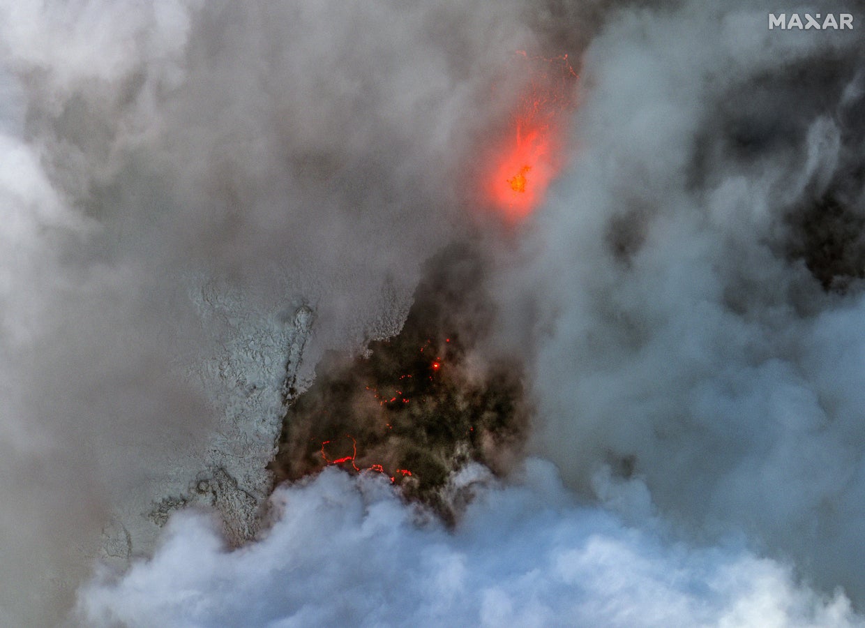 Photos of Iceland volcano eruption show lava fountains, miles-long ...