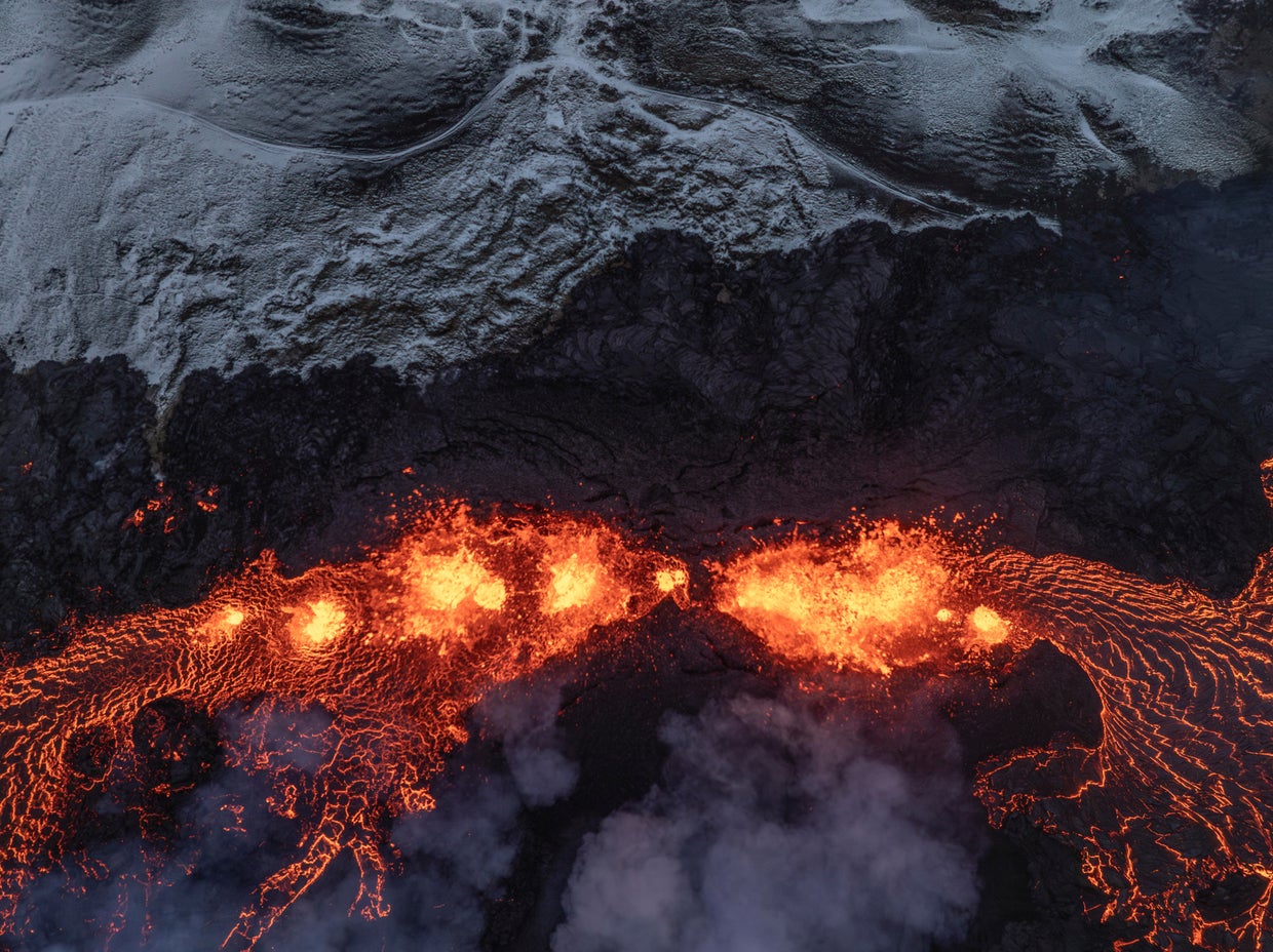 Photos of Iceland volcano eruption show lava fountains, miles-long ...
