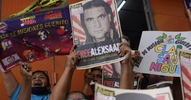 Breaking down the U.S.-Venezuela prisoner swap - CBS News