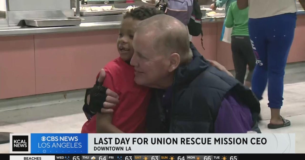 Union Rescue Mission CEO Andy Bales shares meal with families on his ...