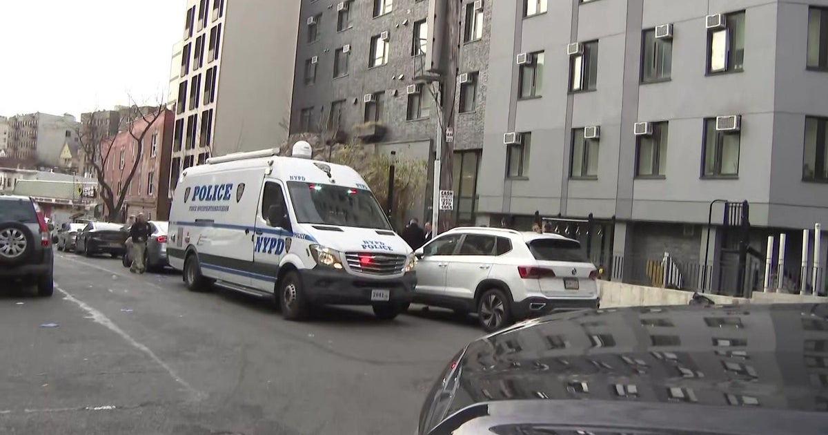 Officer shoots, kills Bronx man holding kitchen knife to mother's neck ...
