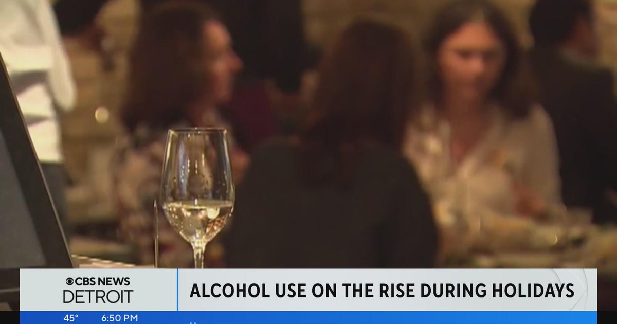Alcohol use on the rise during the holidays - CBS Detroit