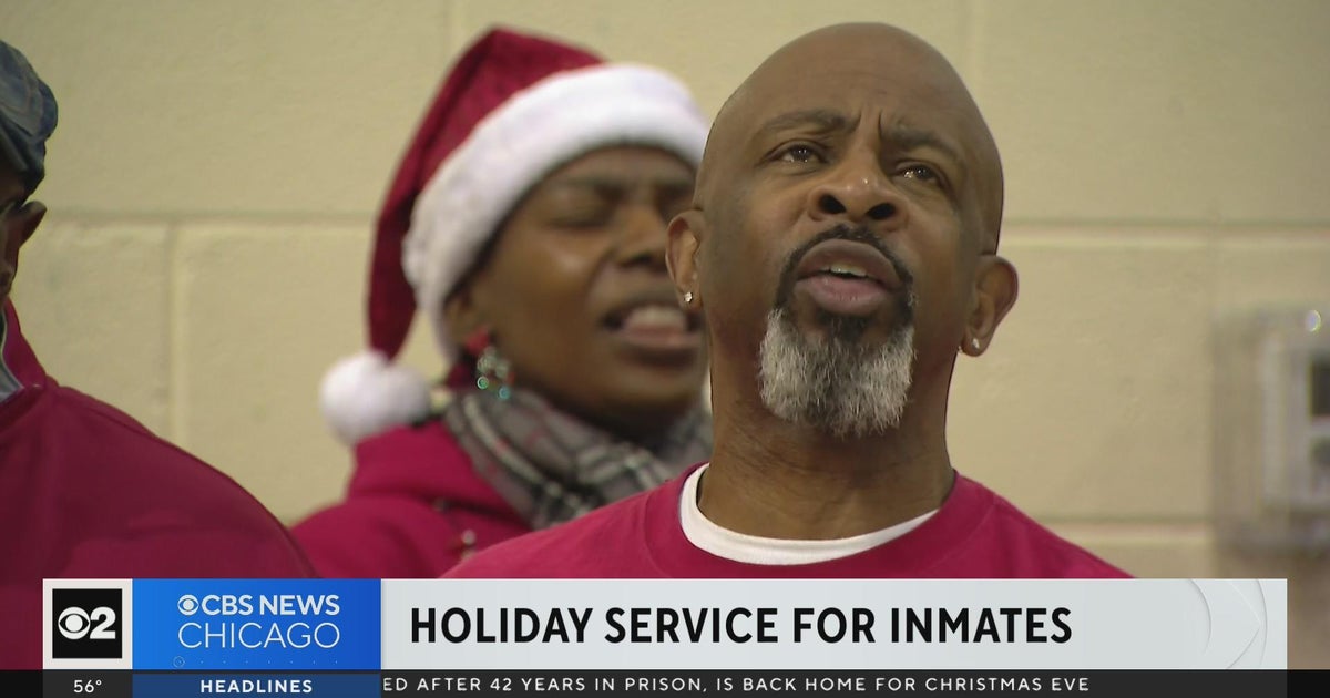 Holiday service for inmates at Cook County Jail - CBS Chicago
