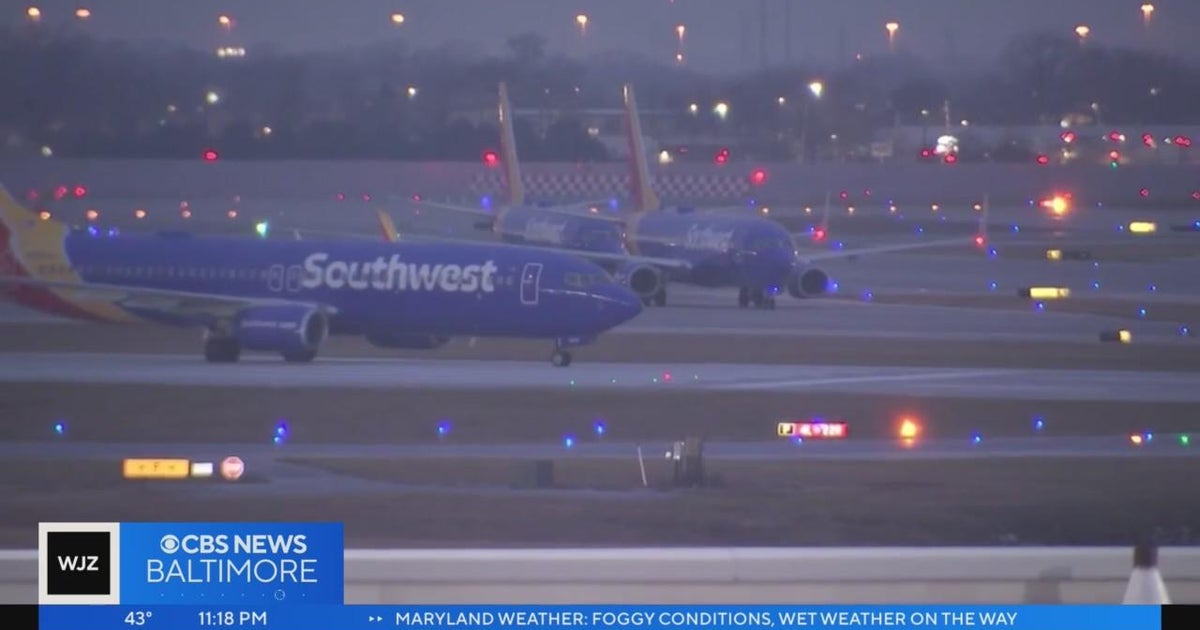 Southwest Airlines cancels hundreds of flights, disrupting some holiday ...