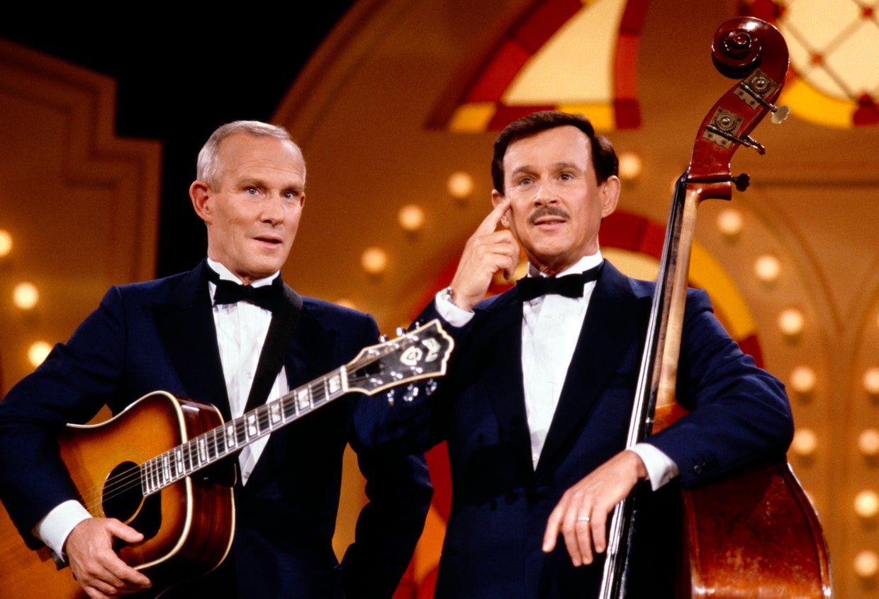 Tom Smothers, half of iconic Smothers Brothers musical comedy duo, dies ...