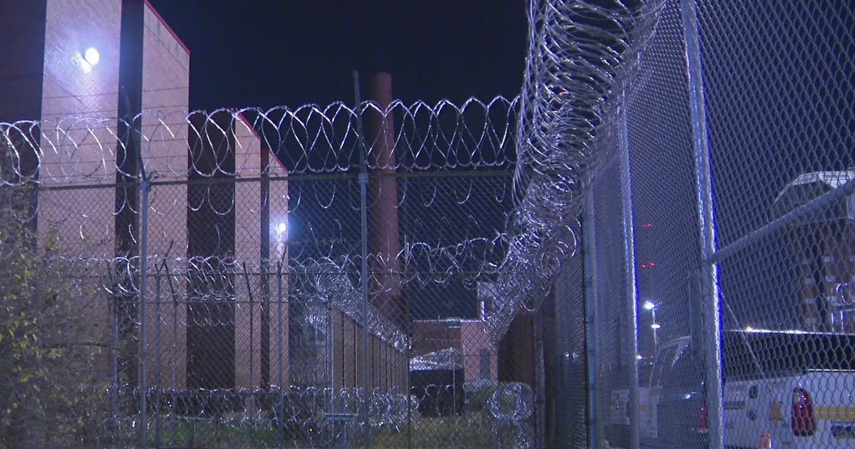 Inmate found dead on Christmas in Cook Co. jail - CBS Chicago