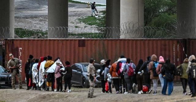 DOJ threatens to sue Texas over state's strict immigration law - CBS News