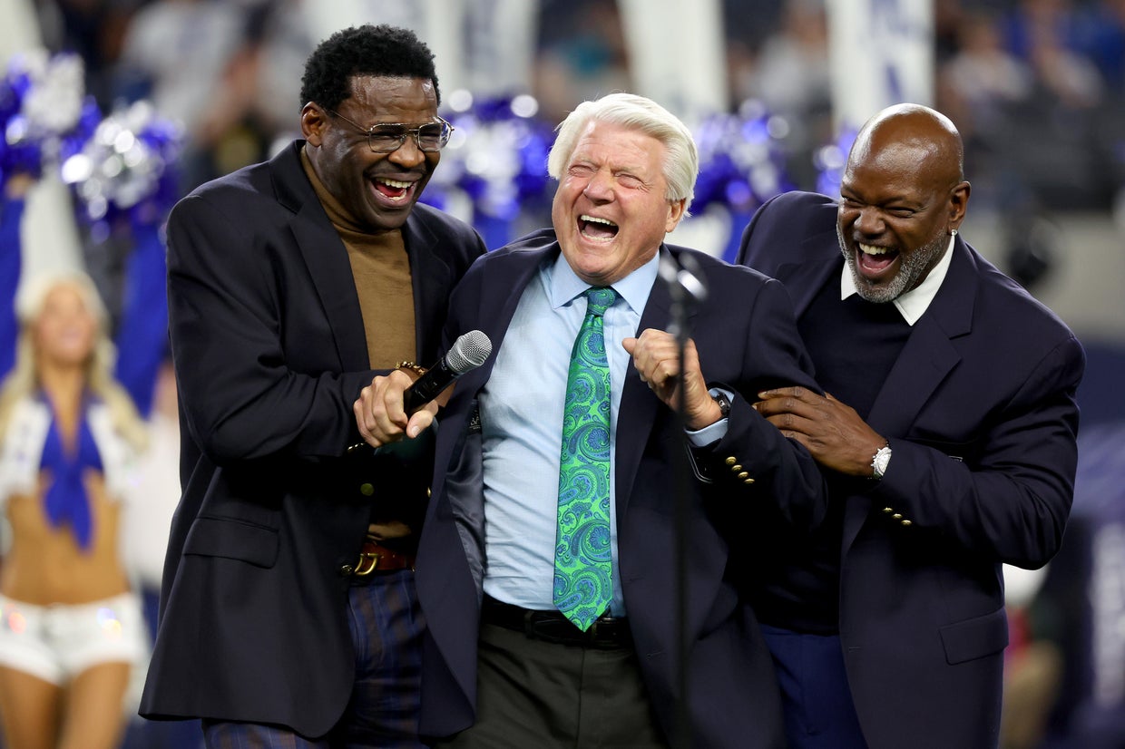 30 years after split with Jerry Jones, Jimmy Johnson enters Cowboys' ring of honor - CBS Texas