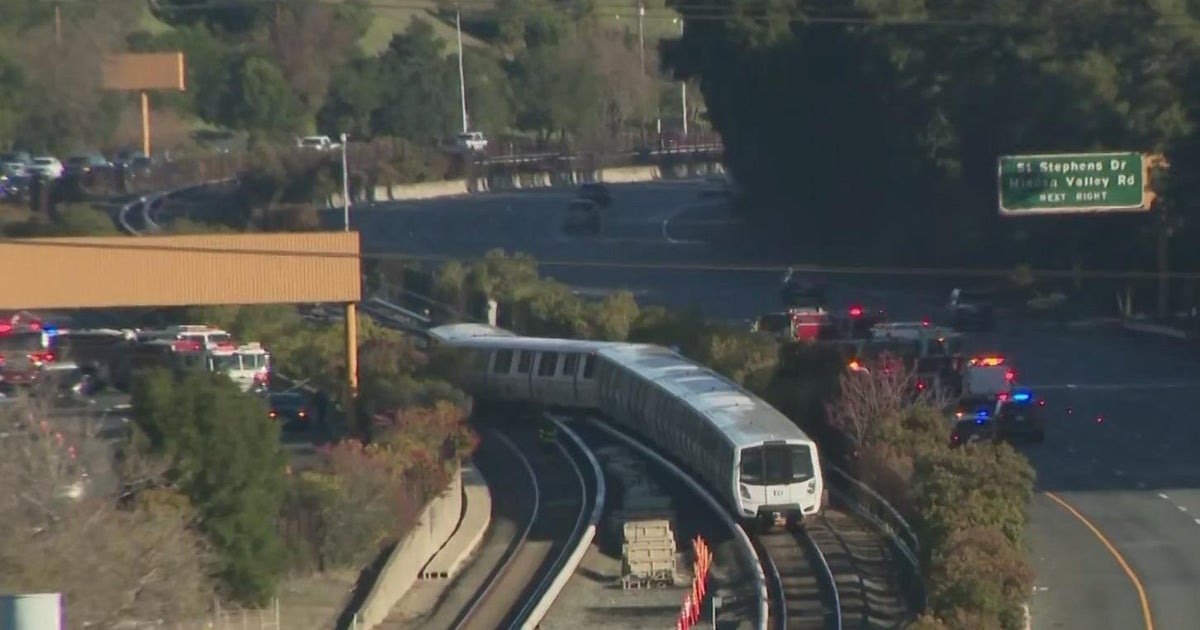 BART train derails between Orinda, Lafayette stations; 9 hurt - CBS San ...