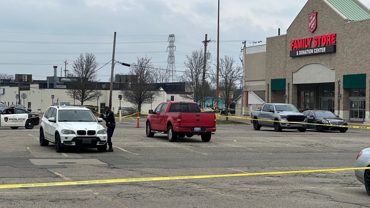 Man hospitalized after alleged assault at Walled Lake Commons Shopping ...