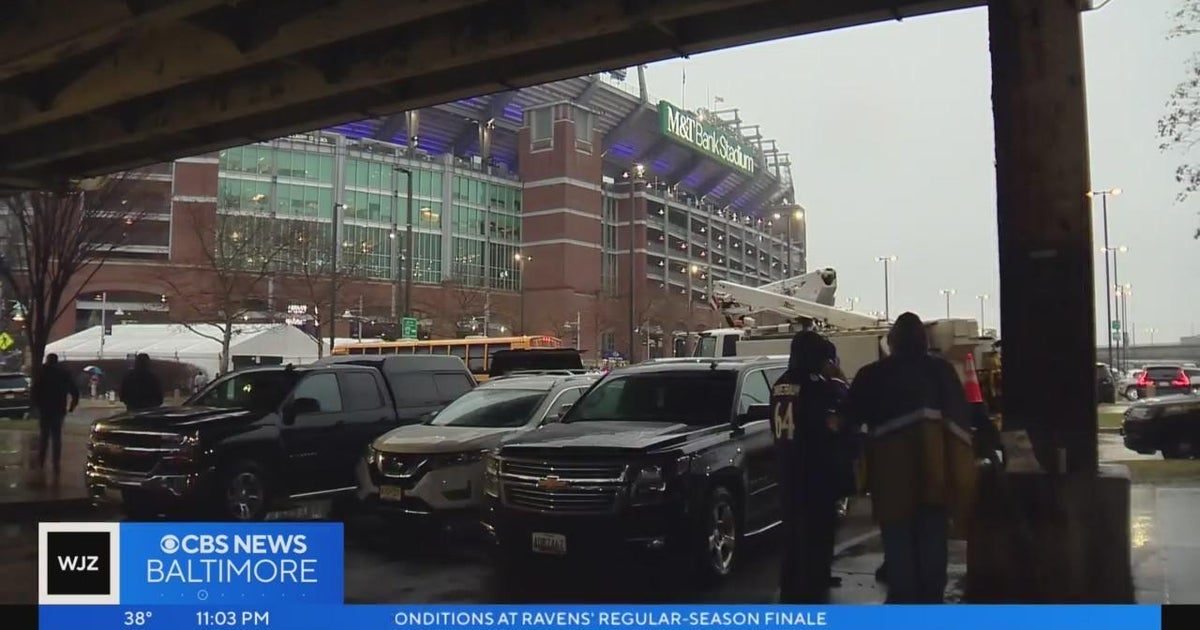 Diehard fans brave cold, rainy, windy conditions at Ravens' regular ...