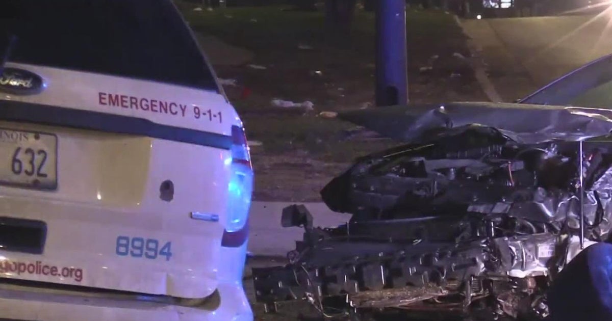 3 Chicago police officers injured in crash on Chicago's South Side ...