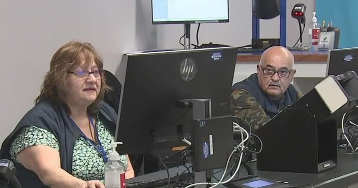 Illinois celebrates opening of seniors-only DMV facility in Chicago ...