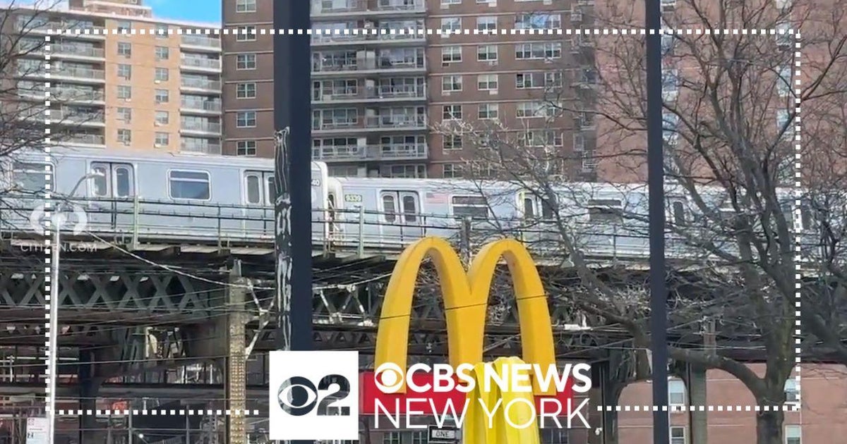 F train subway derails in Brooklyn - CBS New York