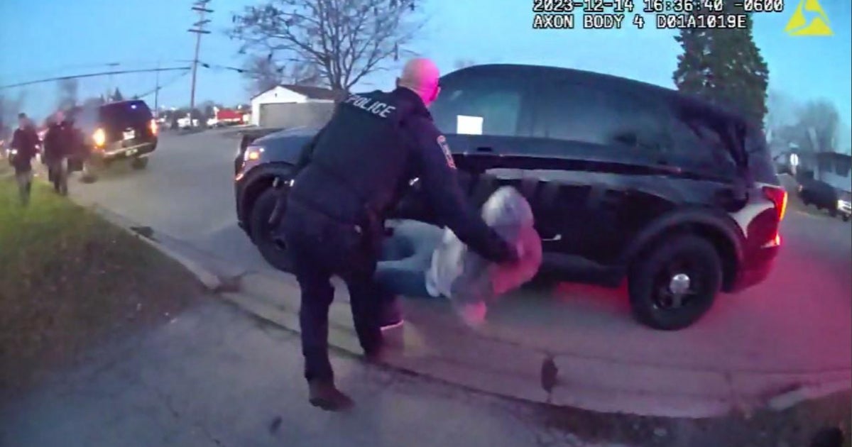 Video shows suburban Chicago police officer throw handcuffed suspect to ...