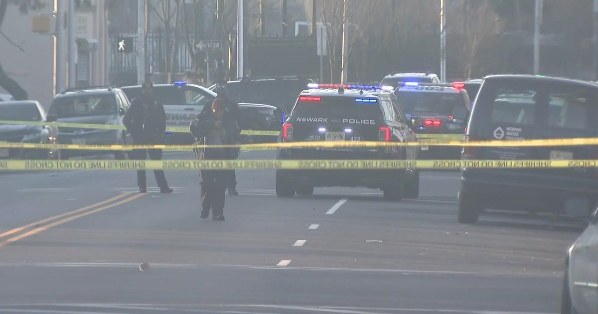 2 teenagers shot in Newark, police say - CBS New York