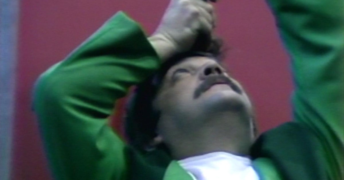 CBS 2 Vault: Bob Wallace learns to juggle - CBS Chicago