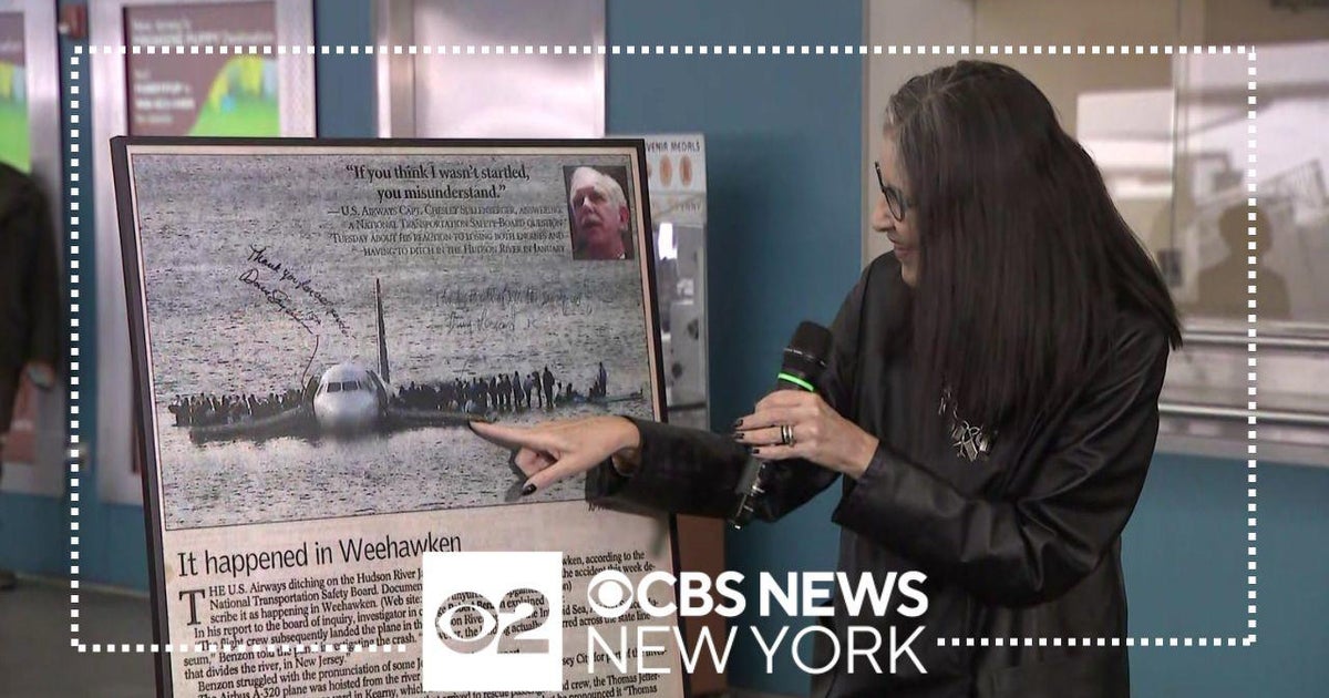 "Miracle on the Hudson" passengers meet at Pier 79 - CBS New York