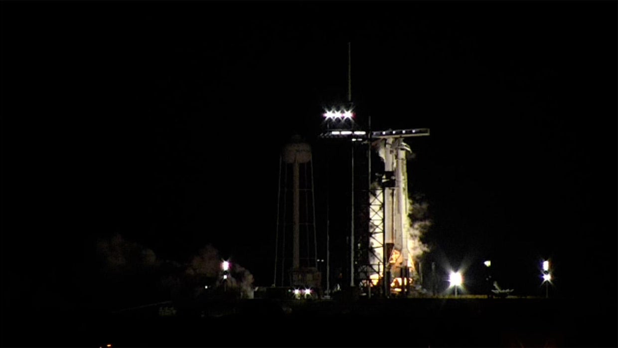 SpaceX readies Falcon 9 for commercial flight to International Space ...